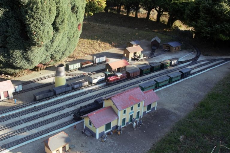 Le jardins des trains ardéchois, une Ardèche miniature